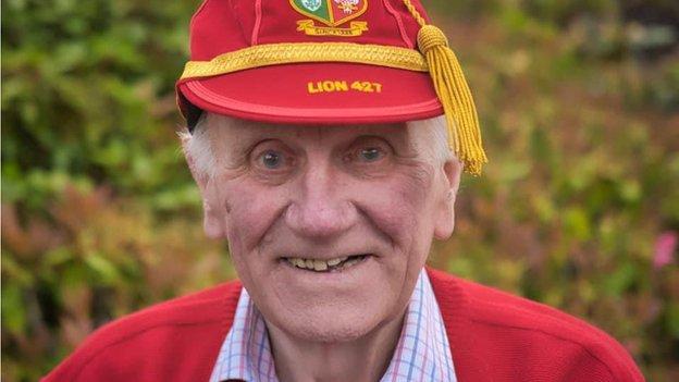 Raymond Hunter: Irish international sportsman passes away aged 82 - BBC ...