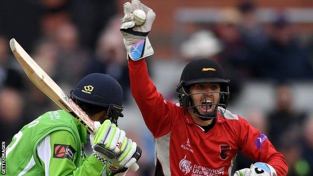 Lewis Hill: Leicestershire wicketkeeper signs deal until 2020 - BBC Sport