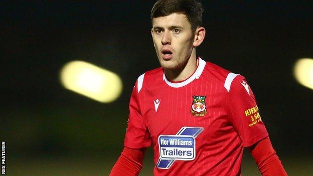 Ben Tollitt: Macclesfield sign winger on short-term deal - BBC Sport