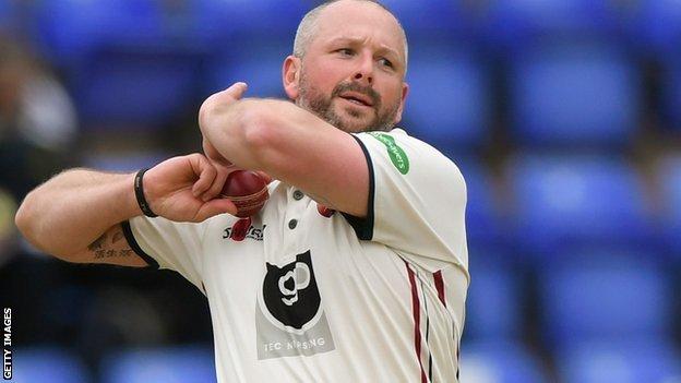 Darren Stevens: Kent all-rounder signs new one-year deal at 42 - BBC Sport
