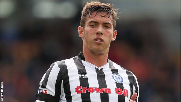 Niall Canavan: Plymouth Argyle sign defender after Rochdale release ...