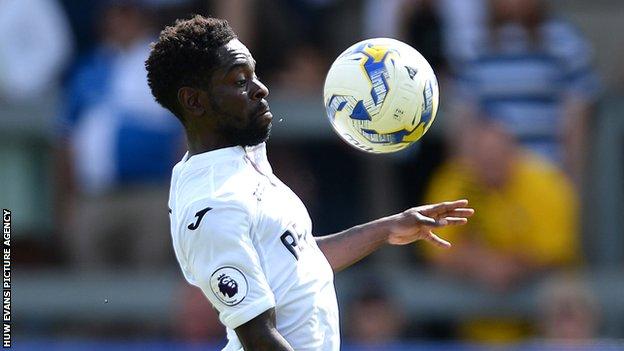 Nathan Dyer: Winger signs Swansea City contract extension - BBC Sport