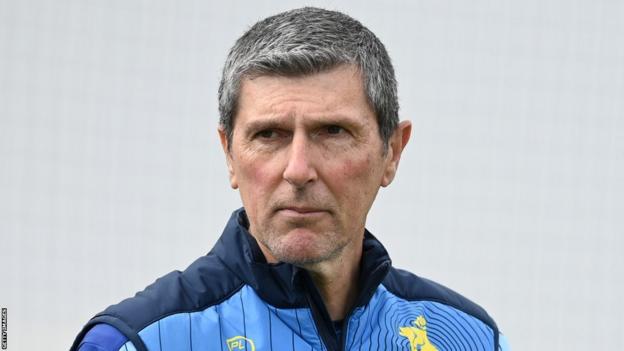 Mark Robinson: Warwickshire aiming to get into Championship title mix ...