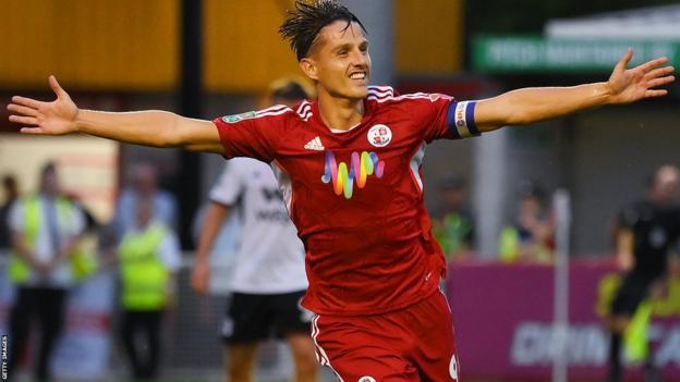 Tom Nichols: Gillingham sign striker from Crawley Town - BBC Sport