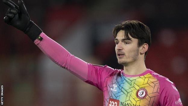 Republic of Ireland: Uncapped Bristol City keeper O'Leary replaces ill ...