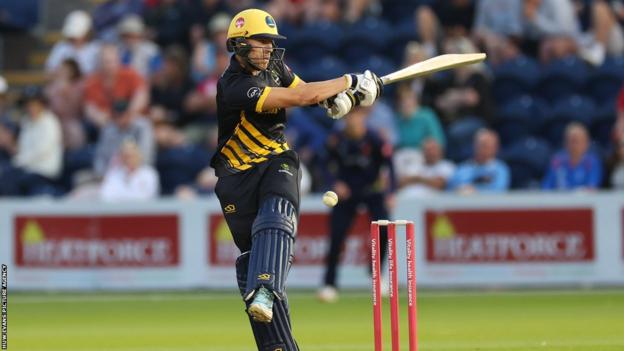 Callum Taylor: All-rounder leaves Glamorgan - BBC Sport
