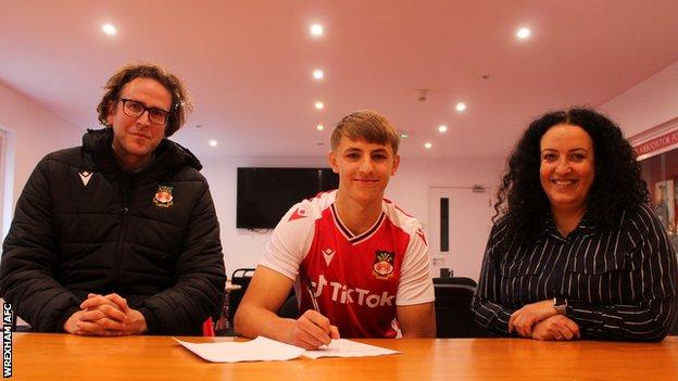 Max Cleworth: Teenage Wrexham defender signs new three-year contract ...