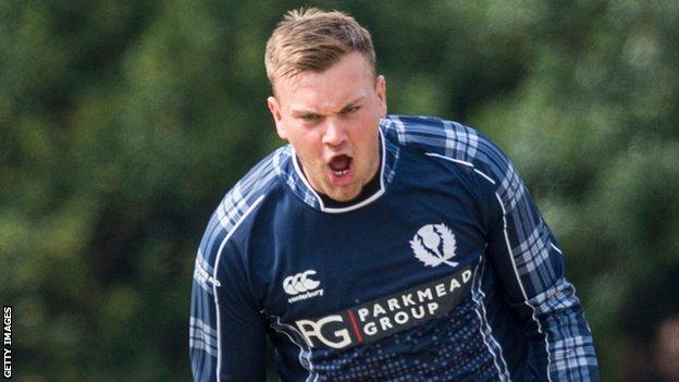 Mark Watt: Lancashire sign Scotland spinner for rest of season - BBC Sport