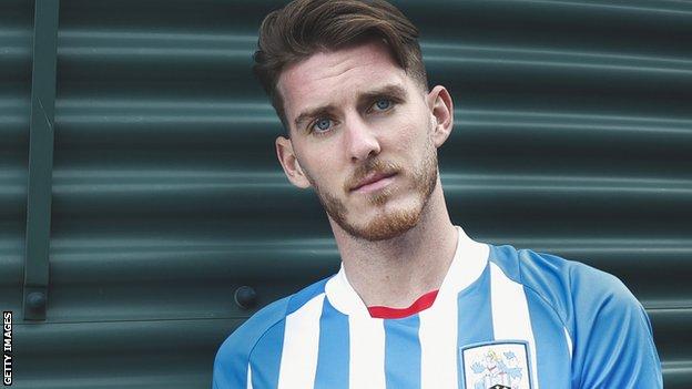 David Kasumu & Connor Mahoney: Huddersfield Town sign midfielders - BBC ...
