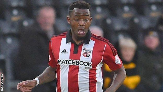 Josh Clarke: Brentford defender signs new contract - BBC Sport