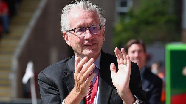 Nigel Travis: Leyton Orient chairman wants short-term EFL loans as ...