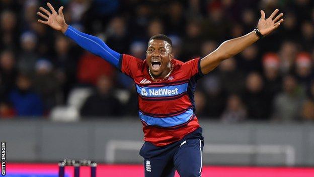 Chris Jordan: Sussex all-rounder signs new contract until 2019 - BBC Sport