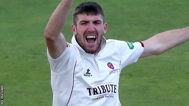 Craig Overton: Somerset paceman signs new contract until 2023 - BBC Sport