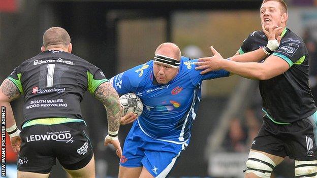 Brok Harris: Prop signs a new deal at Newport Gwent Dragons - BBC Sport