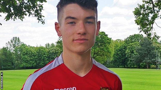 Jamie Fielding: Stevenage sign Hastings United defender - BBC Sport