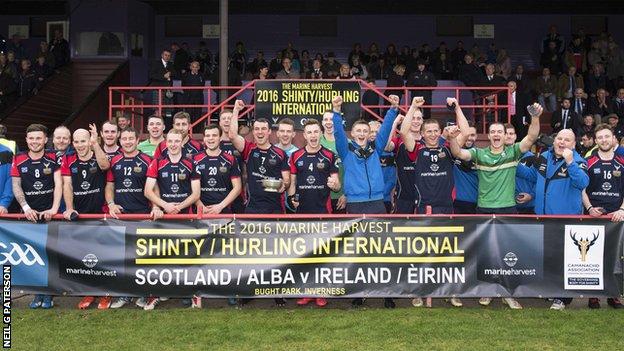 Shinty-hurling international: Scotland 14-5 Ireland - BBC Sport