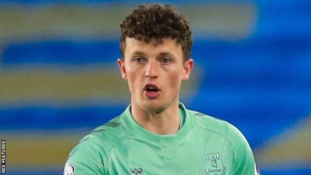 Nathan Broadhead: Everton striker moves to Sunderland on loan - BBC Sport