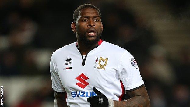 Jay Emmanuel-Thomas: Gillingham sign QPR forward on loan - BBC Sport
