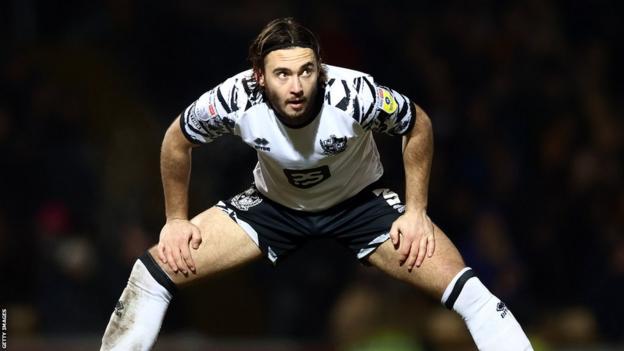 Dan Jones: Port Vale defender signs new contract - BBC Sport