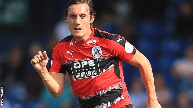 Dean Whitehead: Huddersfield Town midfielder to retire to take on ...