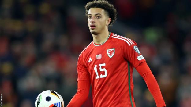 Ethan Ampadu: Leeds skipper tipped to be future Wales captain - BBC Sport