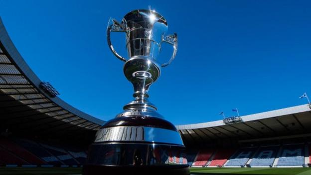 Women's Scottish Cup final: Celtic v Rangers in historic Hampden showdown - BBC Sport