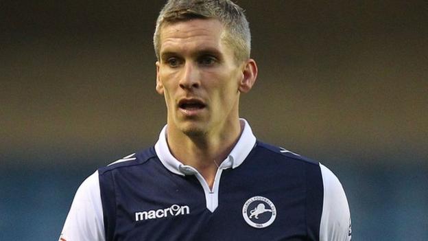 Steve Morison: Millwall striker signs new contract - BBC Sport