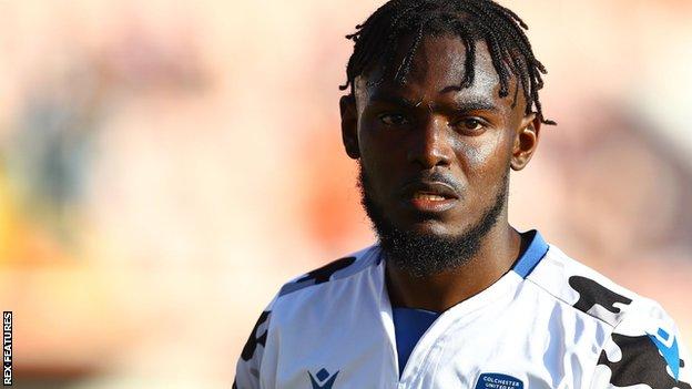 Theo Robinson: Port Vale re-sign striker on two-year deal - BBC Sport