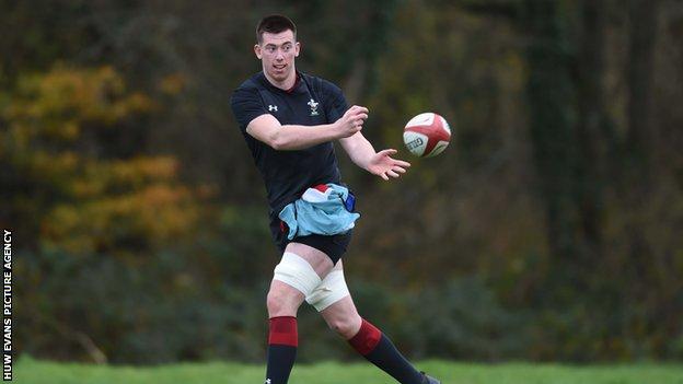 Adam Beard: New Ospreys deal for Wales international - BBC Sport