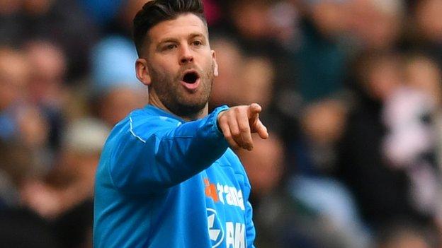 Luke Garrard: Boreham Wood boss signs new three-year deal - BBC Sport