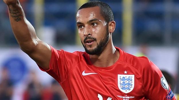 Theo Walcott: Arsenal forward wants England striker role - BBC Sport
