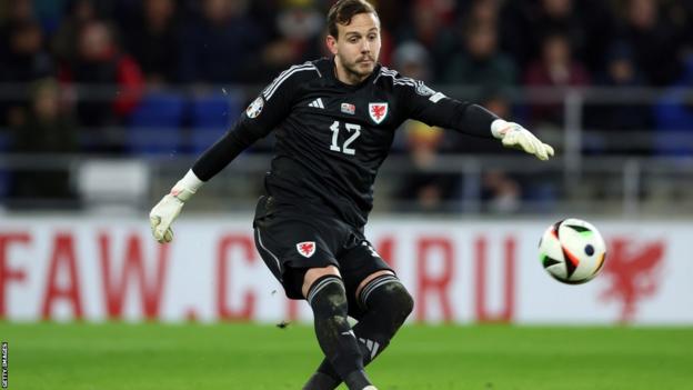Danny Ward: Wales boss Rob Page 'understands' goalkeeper staying at ...