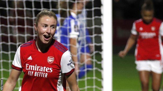 Leah Williamson: Arsenal's England defender signs new deal with WSL leaders - BBC Sport