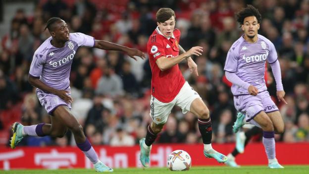 Newport County sign Charlie McNeill and Calum Kavanagh on loan - BBC Sport