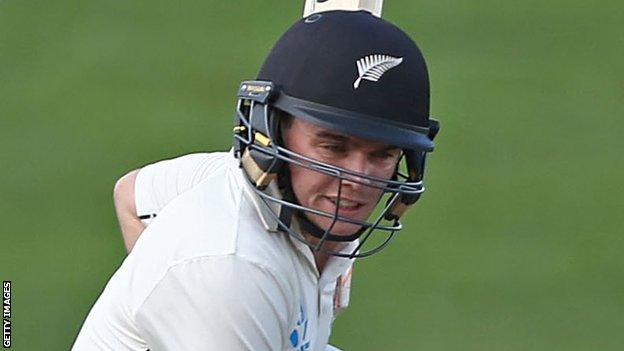 Durham v Kent: Tom Latham & Graham Clark extend hosts' lead - BBC Sport