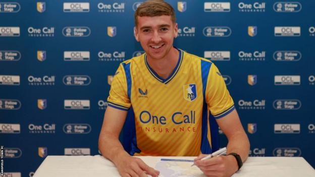 Lewis Brunt: Leicester City loan centre-back to Mansfield Town for the ...
