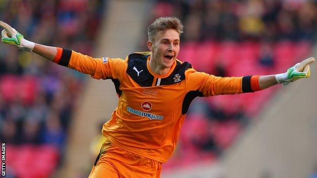 Will Norris: Braintree Town sign Cambridge United goalkeeper - BBC Sport