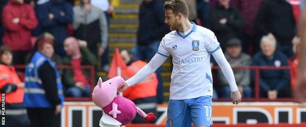 Sam Winnall: Goal celebration 'upset' Barnsley head coach's daughter ...