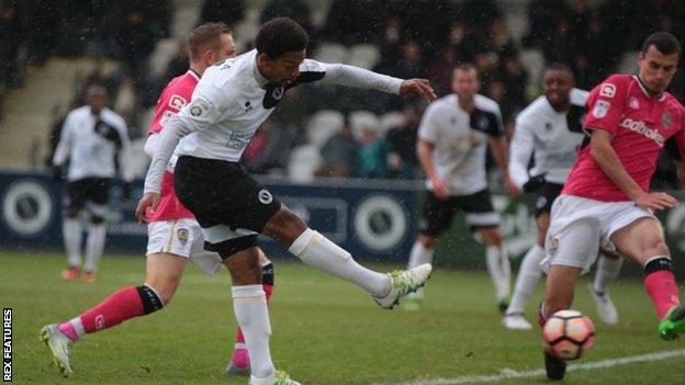 Angelo Balanta: Boreham Wood forward signs new contract - BBC Sport