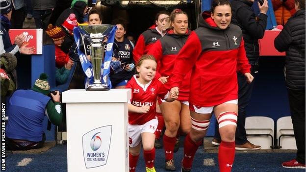 Siwan Lillicrap retains Wales captaincy as Carys Phillips returns - BBC ...