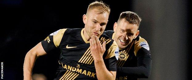 Irish Premiership: Clinical Linfield punish toothless Glentoran to ...