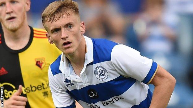 Matt Smith and David Davis join Charlton Athletic on loan - BBC Sport