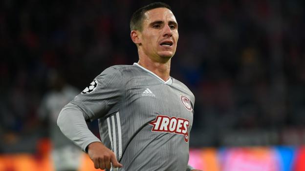 Olympiakos winger Daniel Podence to have medical at Wolves - BBC Sport