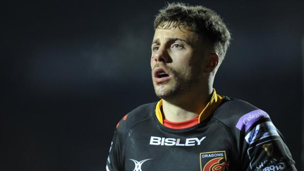 Dorian Jones: Dragons fly-half joins French Pro D2 side Angouleme - BBC ...