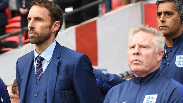 England: Sammy Lee leaves post as assistant manager - BBC Sport