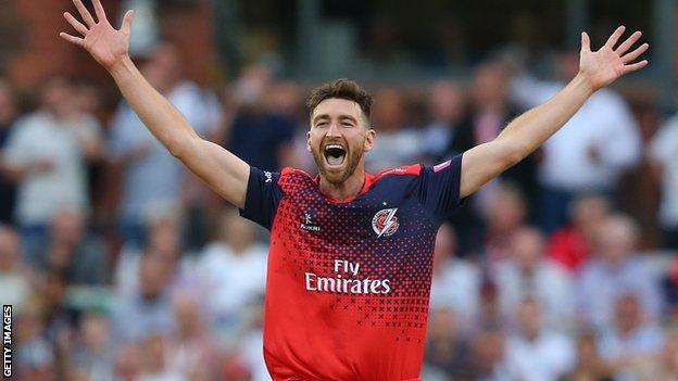 Richard Gleeson: Lancashire hand pace bowler initial T20 deal - BBC Sport