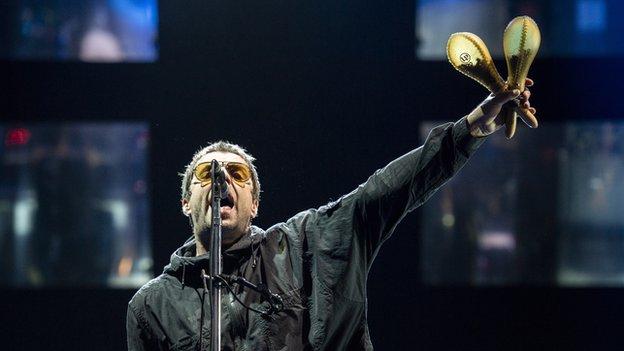 Lewis Hamilton takes surprise pole for Singapore Grand Prix - BBC Sport