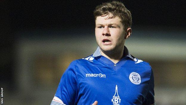 Dom Thomas: Kilmarnock sign midfielder from Motherwell - BBC Sport
