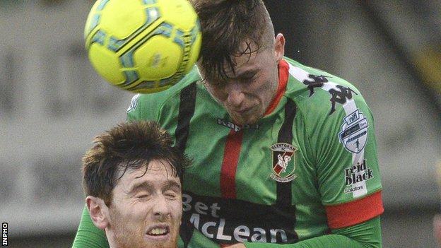 Daniel Kelly: Defender leaves Glentoran after one season - BBC Sport