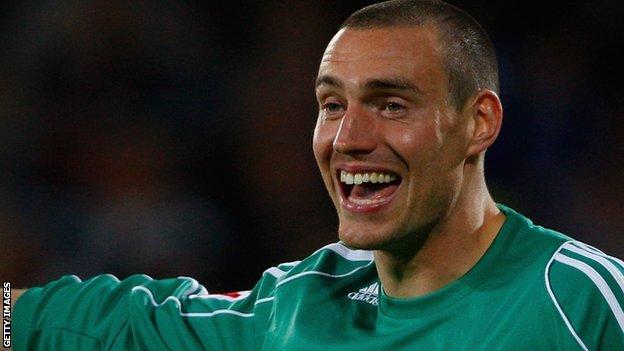 Stephen Bywater: Burton Albion goalkeeper signs new one-year contract ...